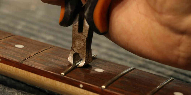 Trastes de instrumentos: troca, retífica e nivelamento